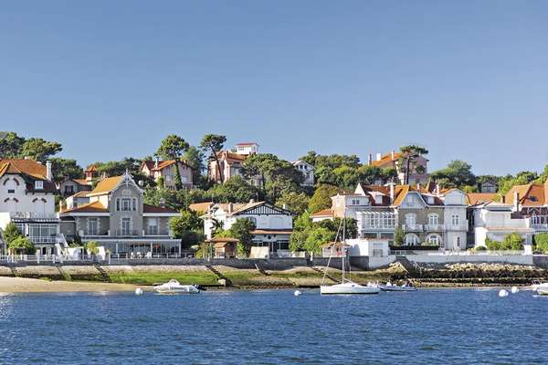 Magazine article - Arcachon a town for all four seasons