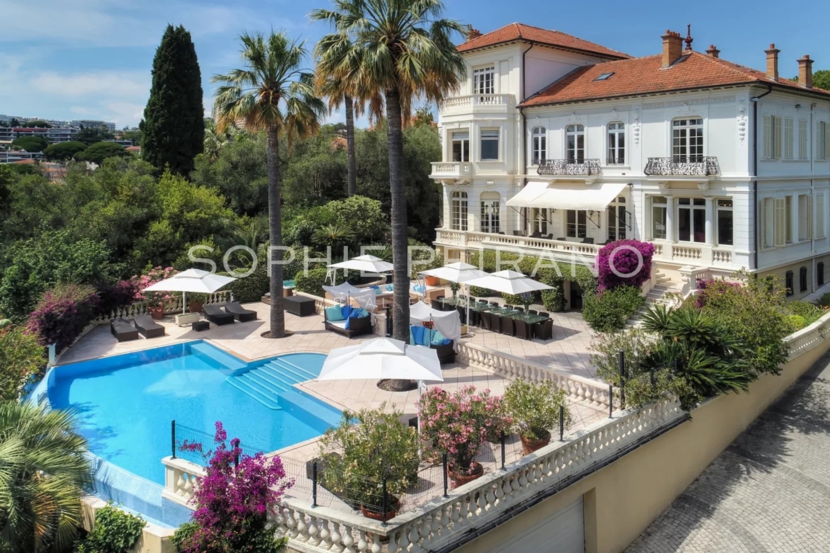 House, luxury and prestige, for sale Cannes - 12 main rooms 800m² - 3727913